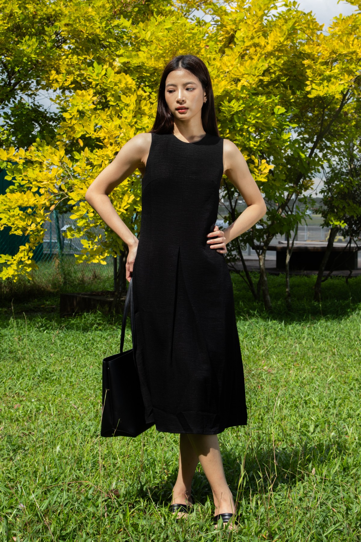 Elanna Linen Midi Dress in Black