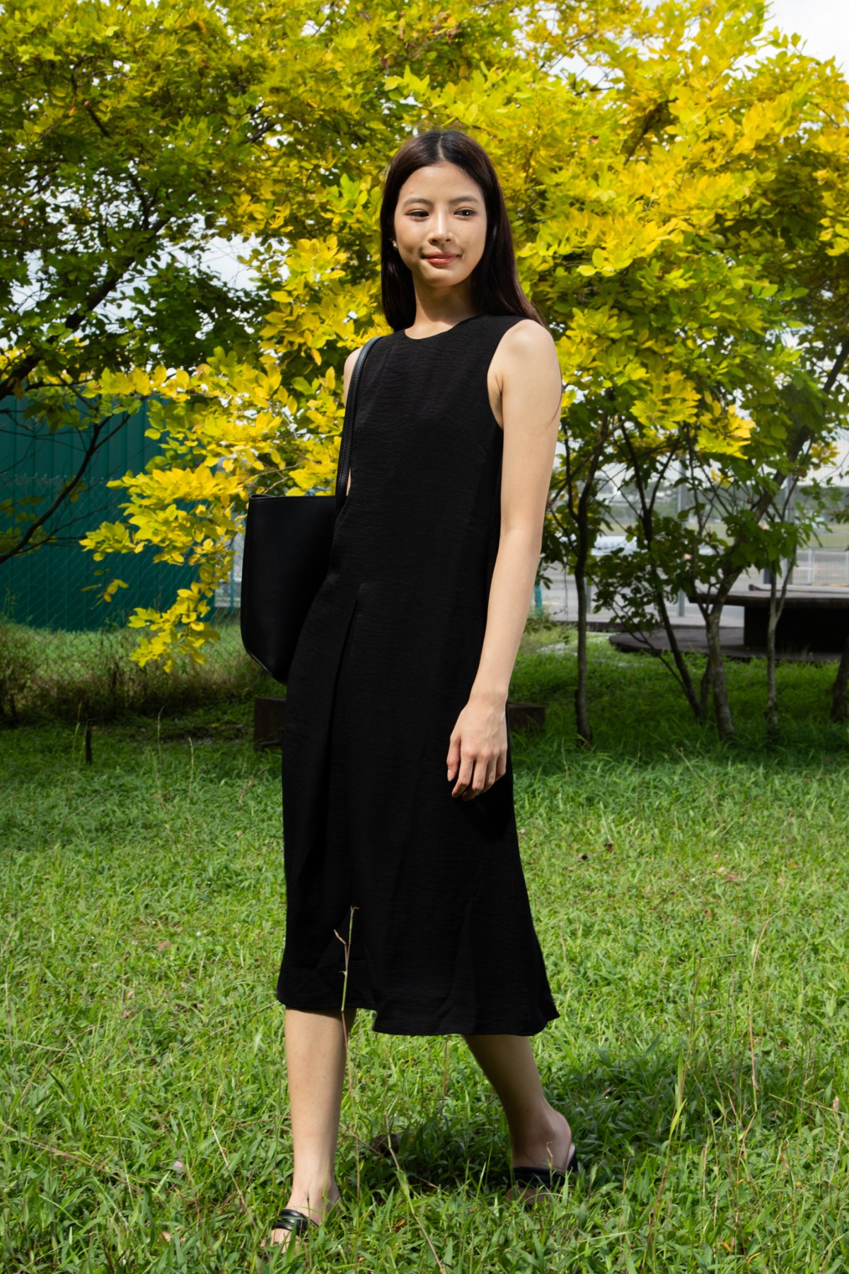 Elanna Linen Midi Dress in Black