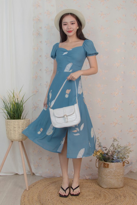 Gemira Floral Midi Dress in Blue