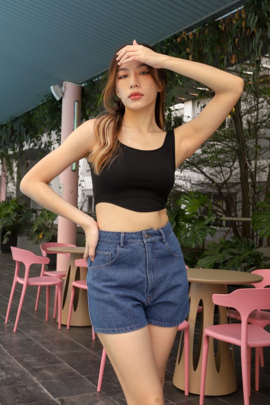 Alicia Basic Curve Tank Top in Black