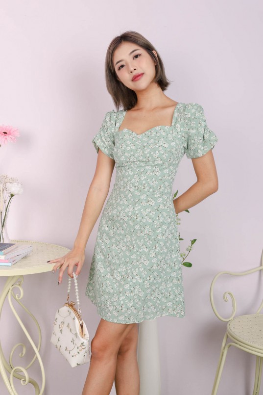 Kaylie Floral Sweetheart Dress in Sage