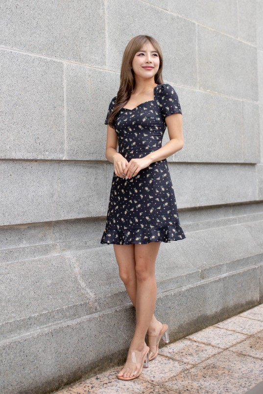 Sollie Floral Sweetheart Cut-Out Dress in Black