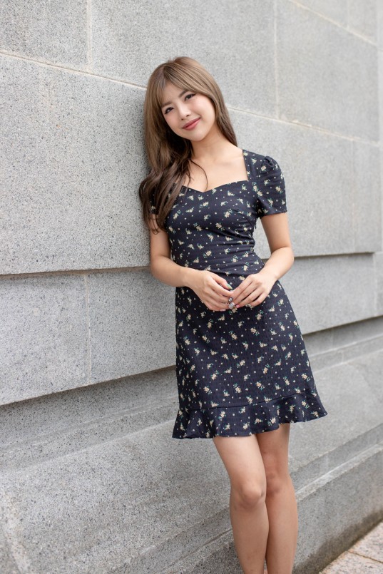 Sollie Floral Sweetheart Cut-Out Dress in Black