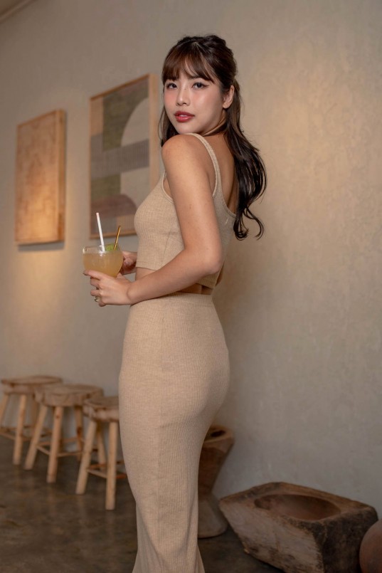Essa Ribbed Slit Skirt in Oat