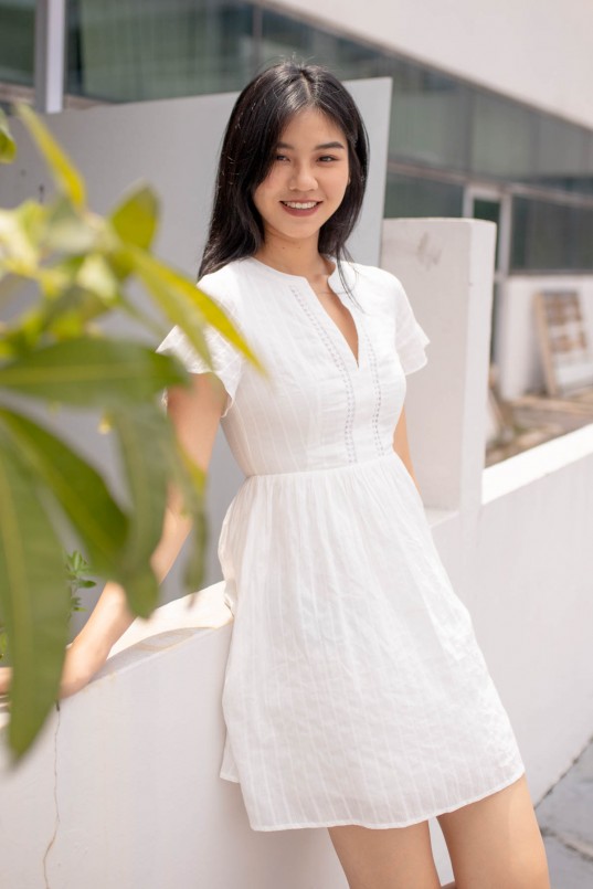 Gorin Lace Trim Flutter Dress in White